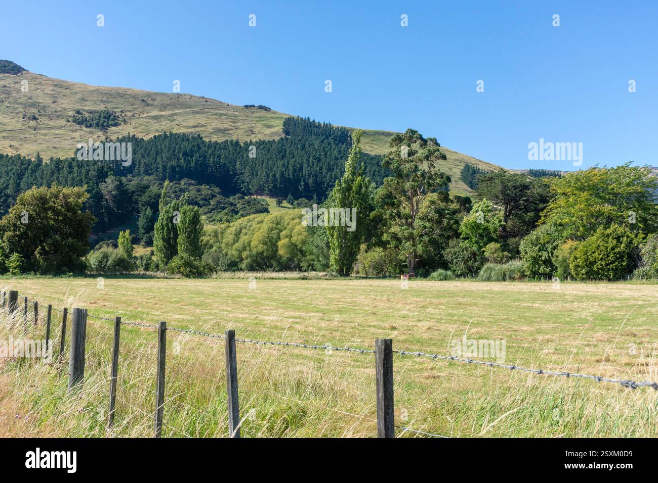 Landscape view from State Highway 75, Little River, Banks Peninsula ...