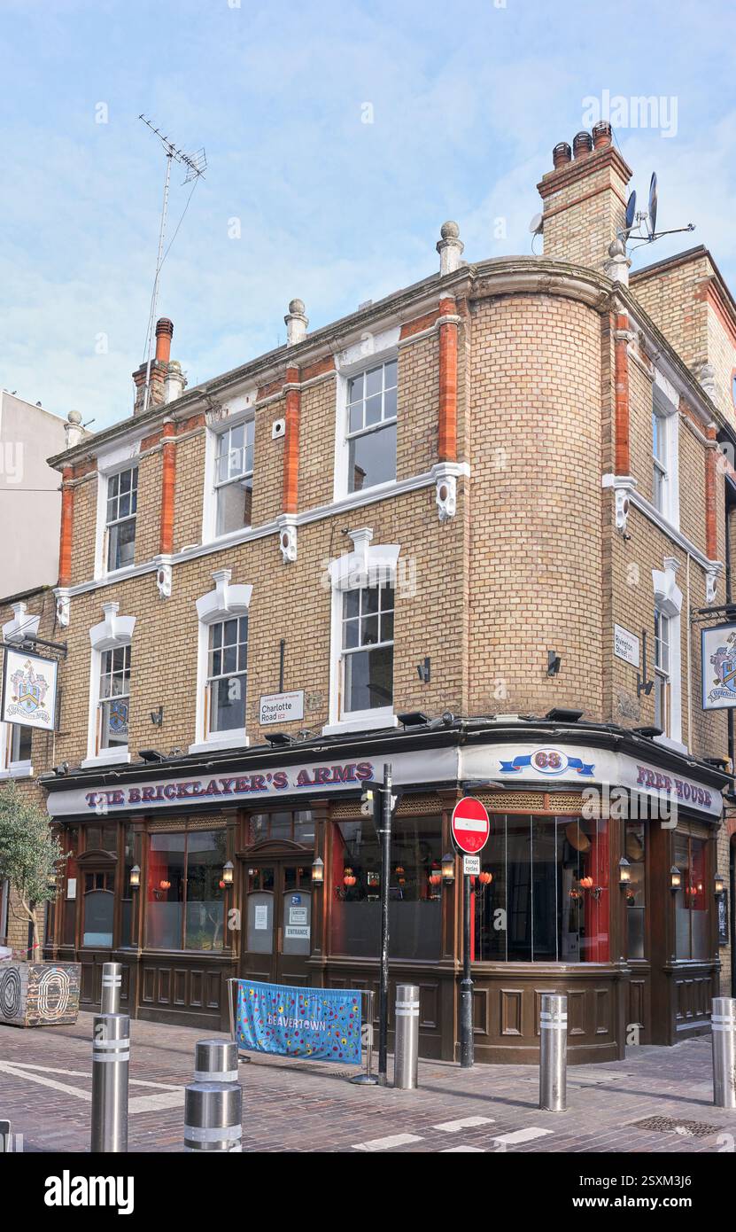 The Bricklayer's Arms pub, Shoreditch, Hackney area of London, England ...