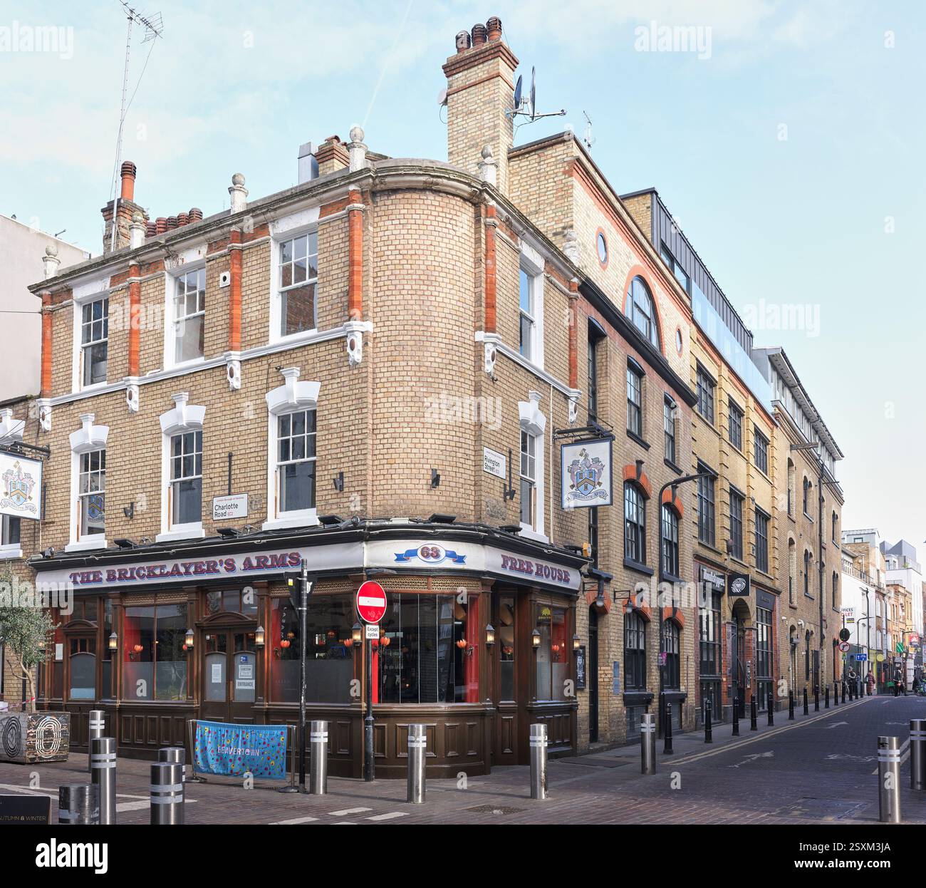 The Bricklayer's Arms pub, Shoreditch, Hackney area of London, England ...