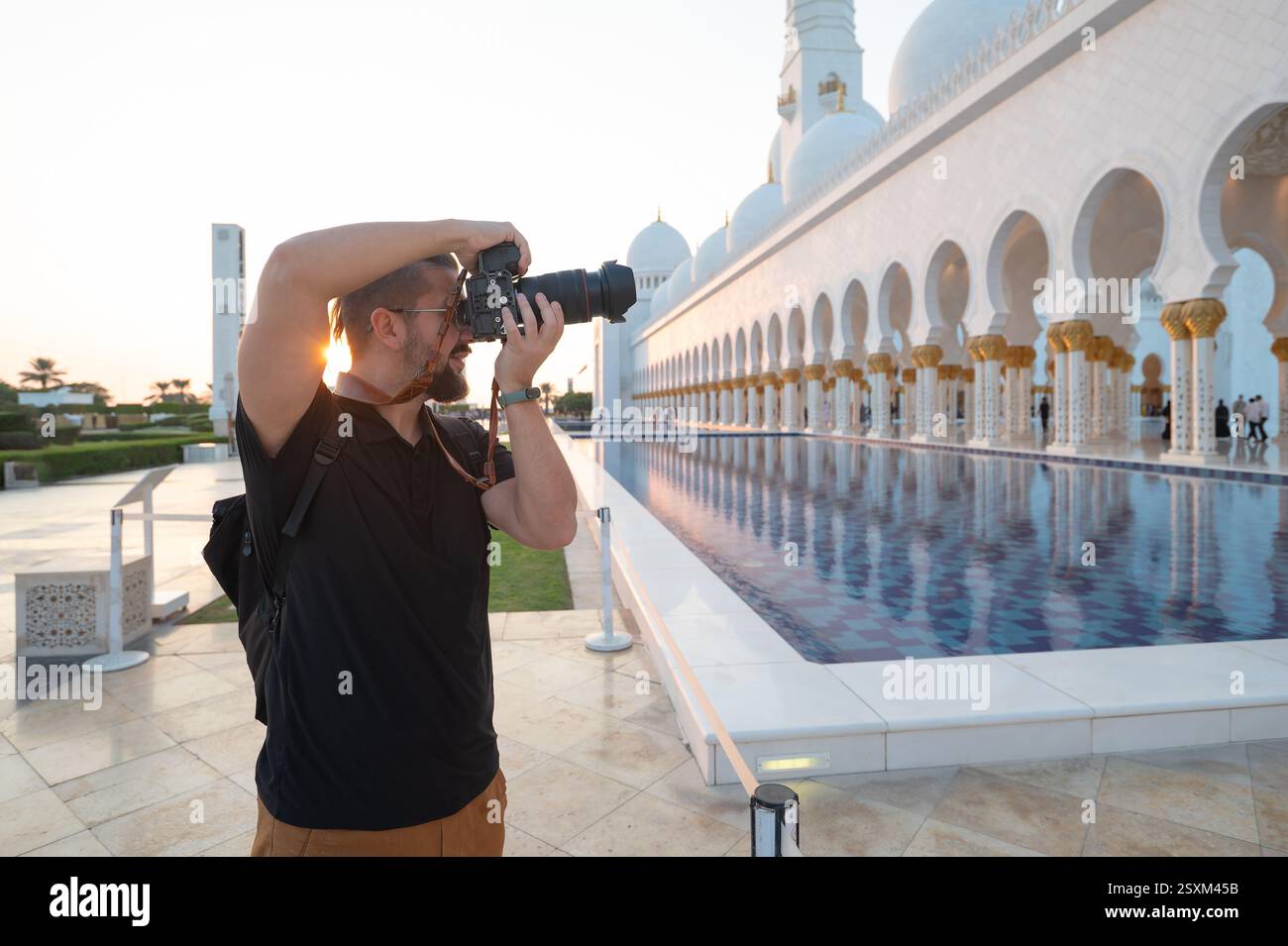 Man photographing the magnificent Sheikh Zayed Grand Mosque in Abu ...