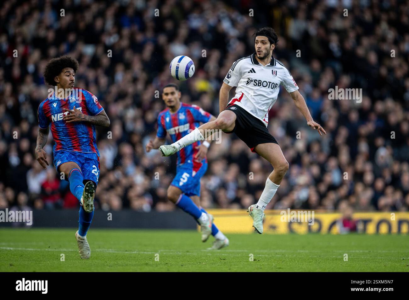 Raul jimenez fulham hi-res stock photography and images - Alamy