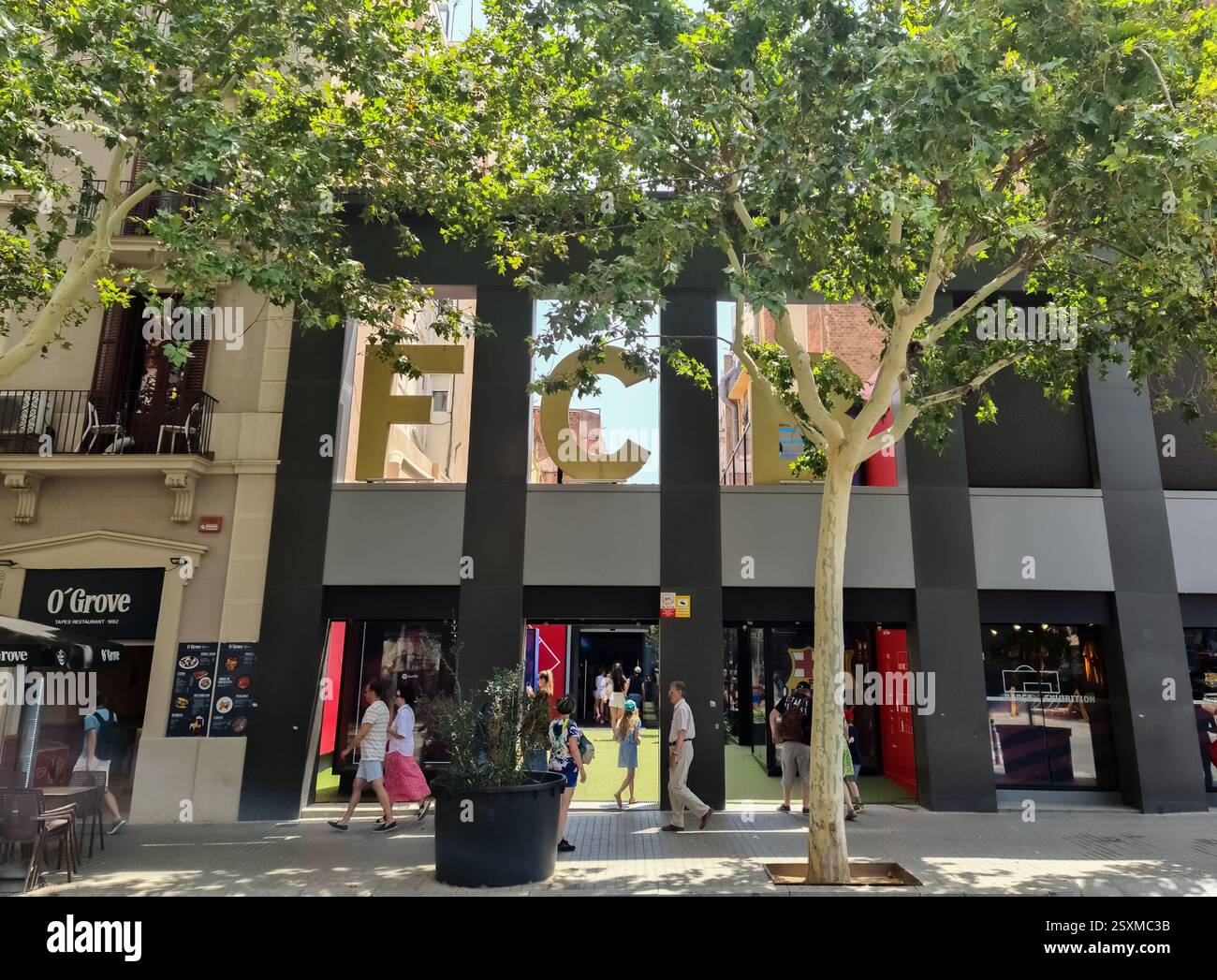 Barcelona, 18. July 2024: Tourists entering the official FC Barcelona ...