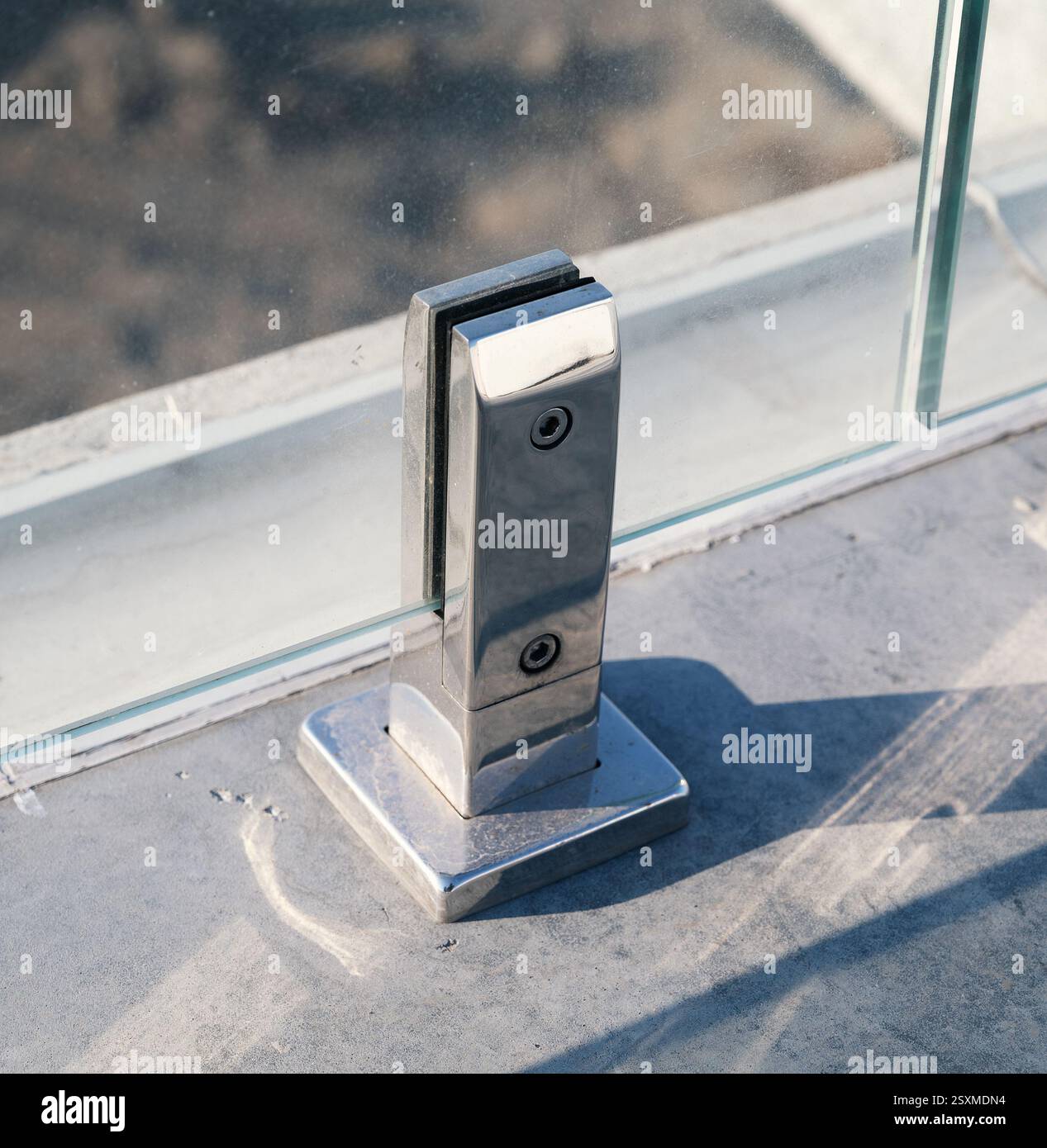 Installation of glass facade panels hi-res stock photography and images ...