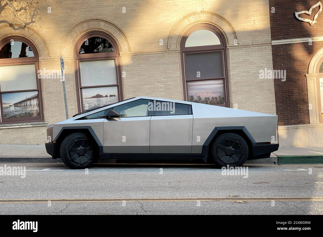 2025 tesla cybertruck hi-res stock photography and images - Alamy