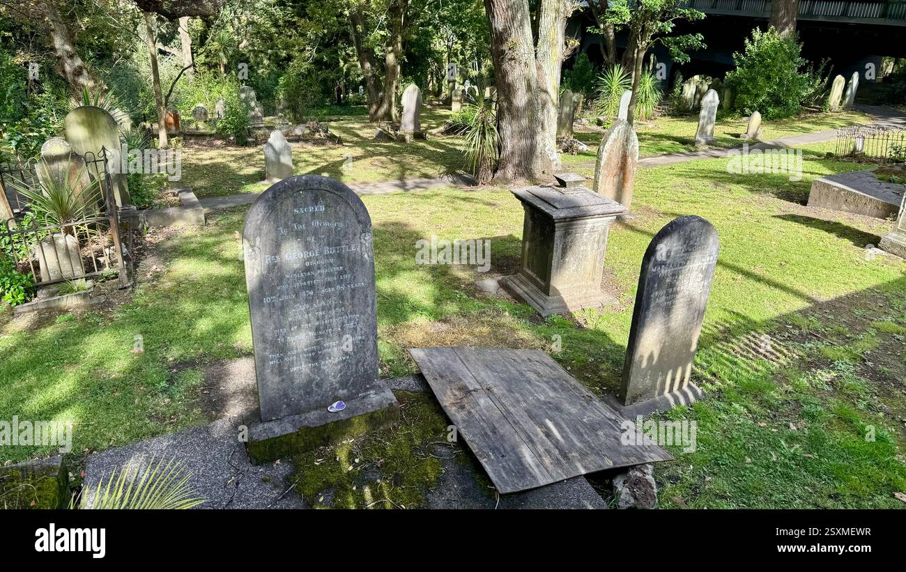 Symonds st cemetery hi-res stock photography and images - Alamy