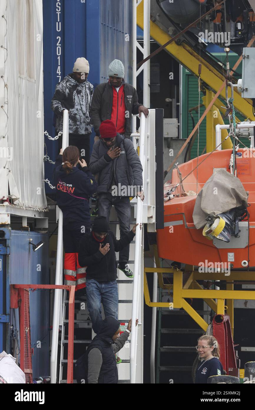 Naples, Italy. 25th Feb, 2025. In Naples, 41 migrants rescued in the ...