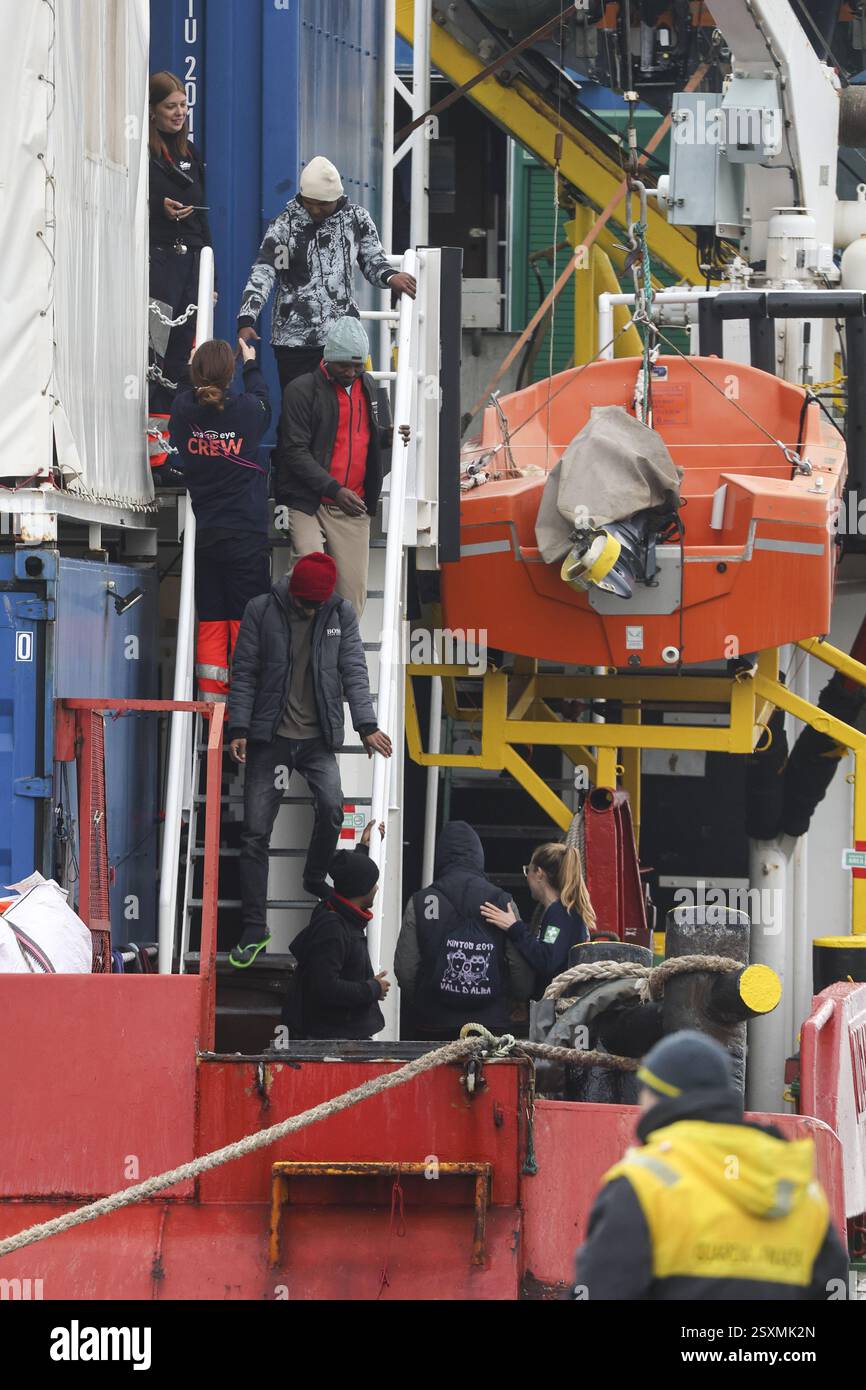 In Naples, 41 migrants rescued in the Mediterranean Sea during the ...