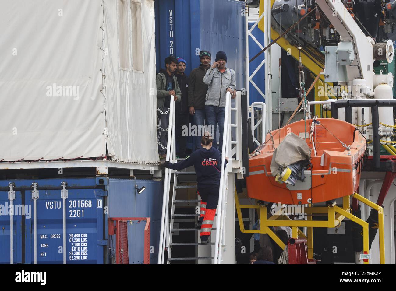 In Naples, 41 migrants rescued in the Mediterranean Sea during the ...