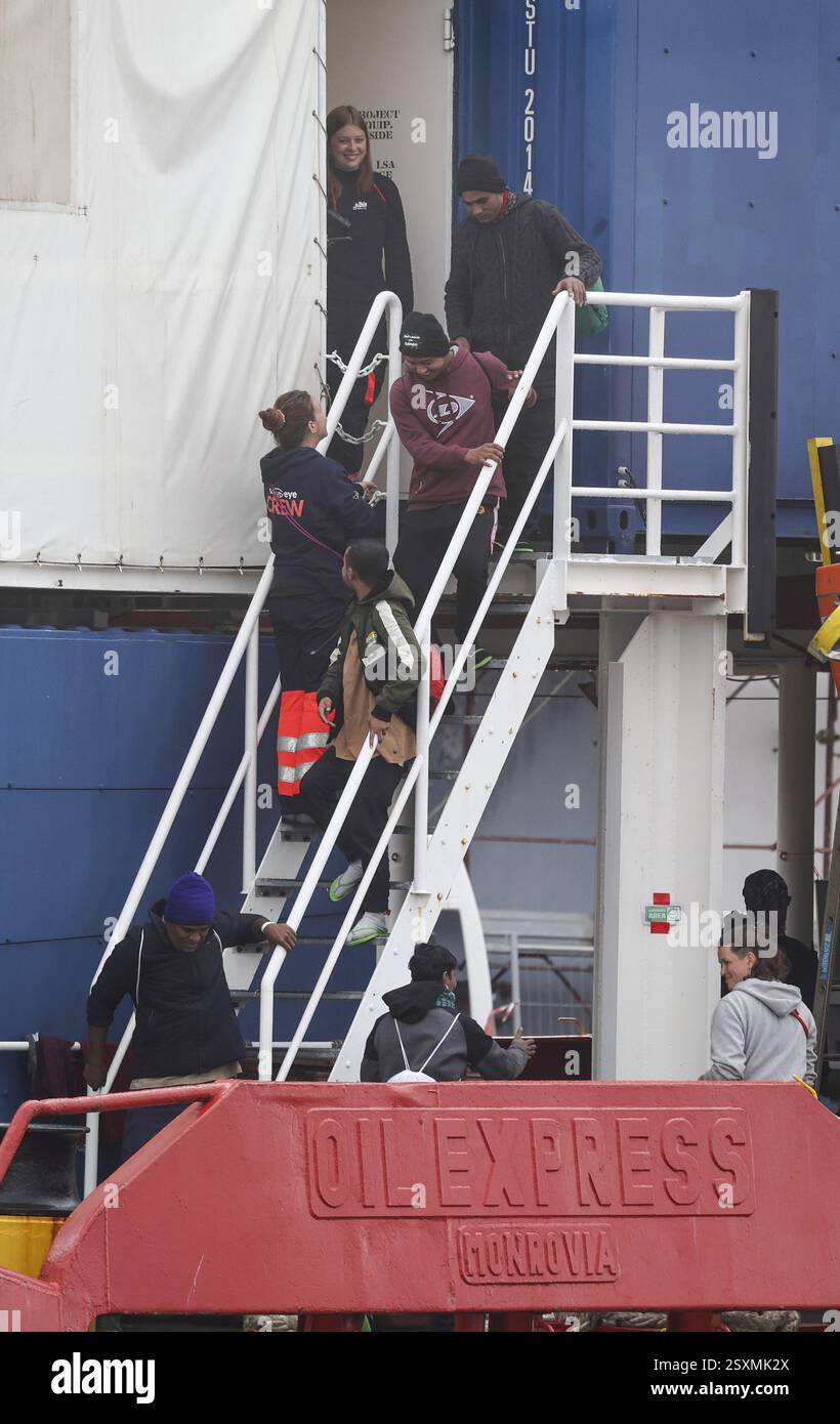 In Naples, 41 migrants rescued in the Mediterranean Sea during the ...