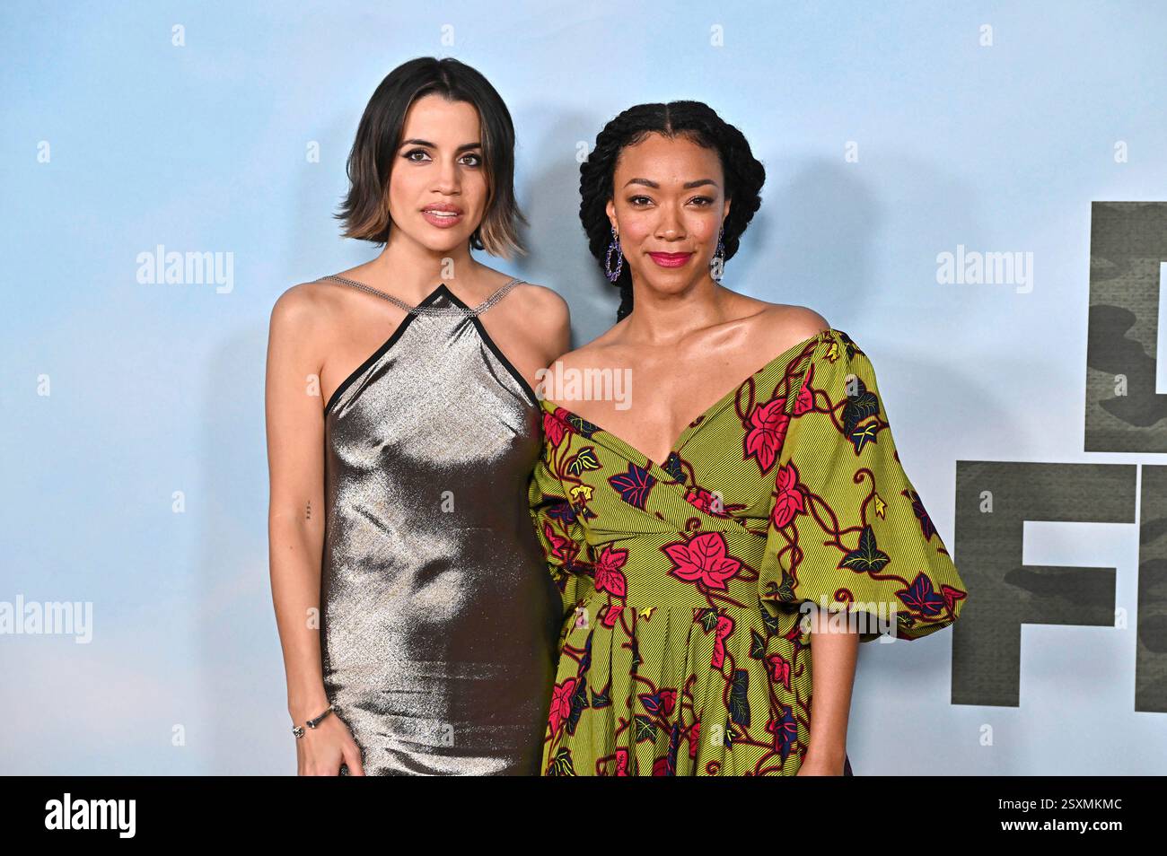 Natalie Morales und Sonequa Martin-Green bei der Premiere des Kinofilms ...