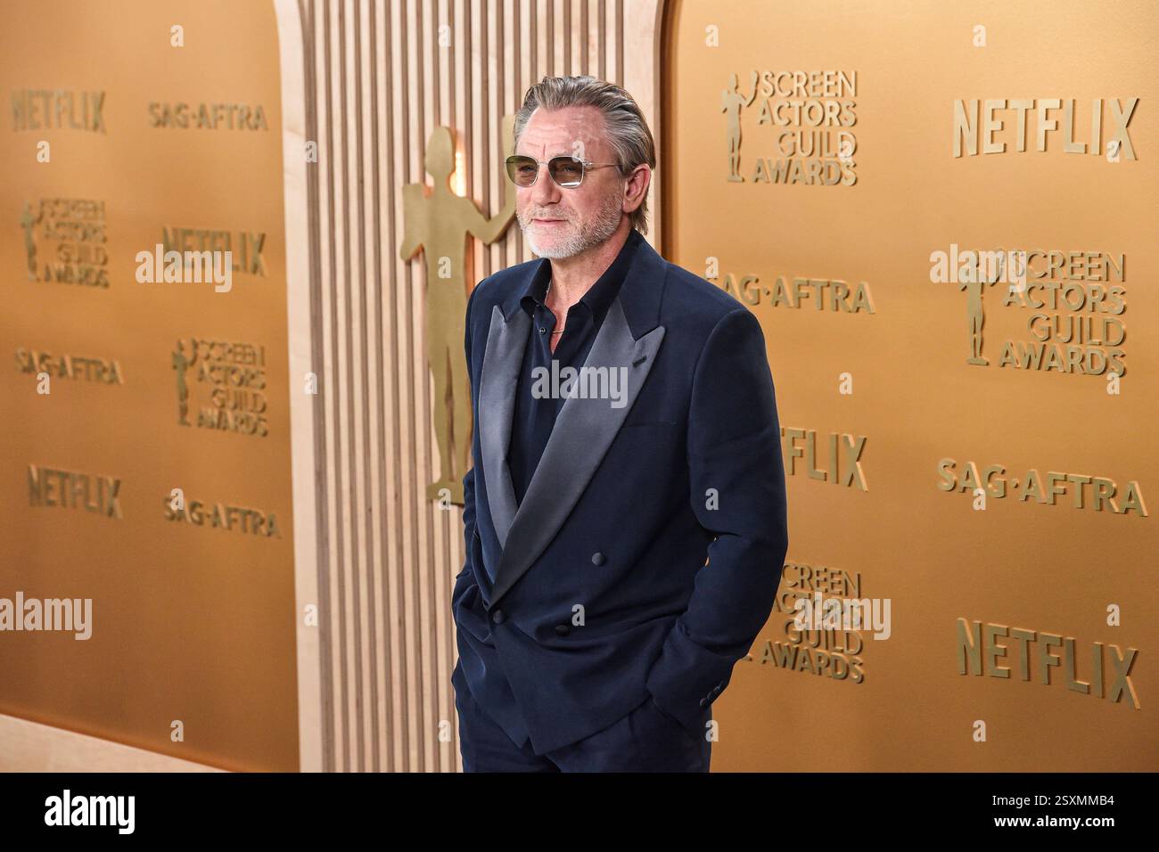 LOS ANGELES, CALIFORNIA, USA - FEBRUARY 23: Daniel Craig wearing a ...