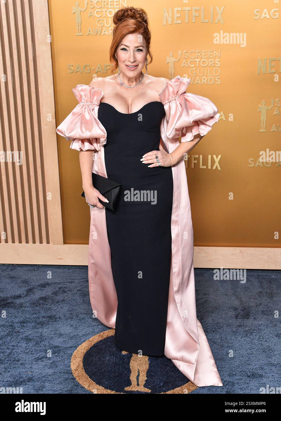 LOS ANGELES, CALIFORNIA, USA - FEBRUARY 23: Lisa Ann Walter wearing a ...