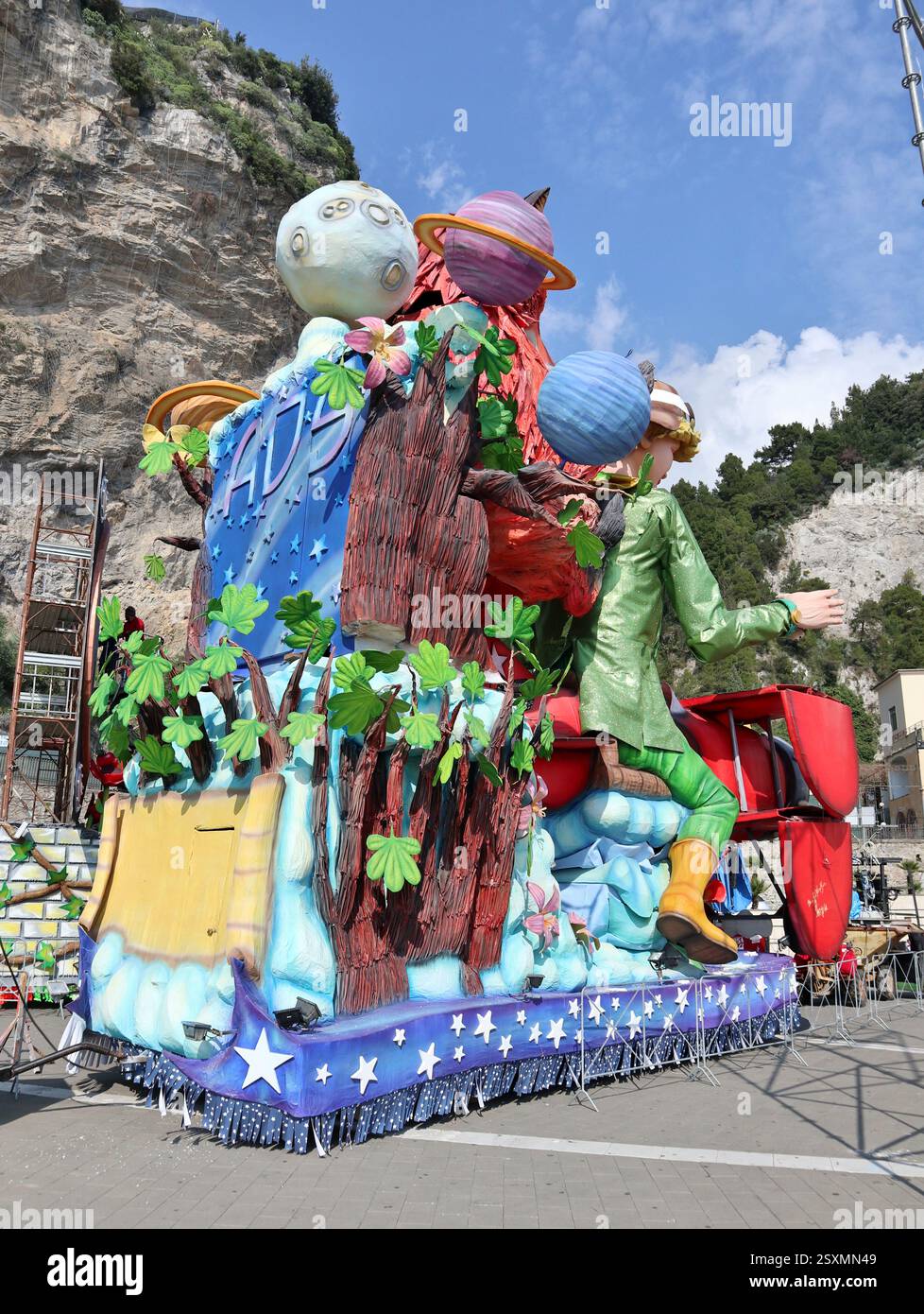Maiori - Carro Il Piccolo Principe alla 51esima edizione del carnevale ...