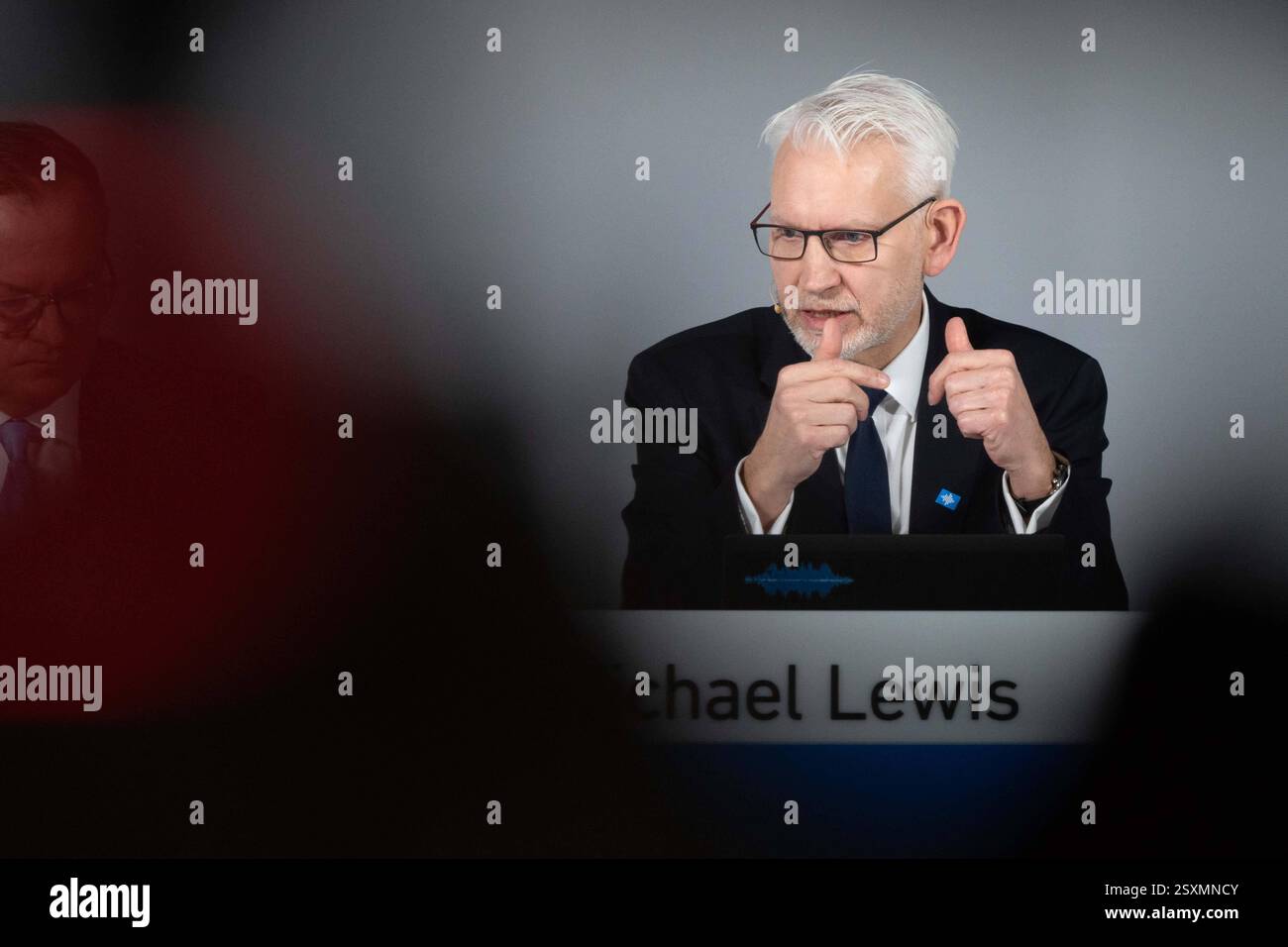 Michael LEWIS, Vorstandsvorsitzender, Chief Executive Officer CEO ...