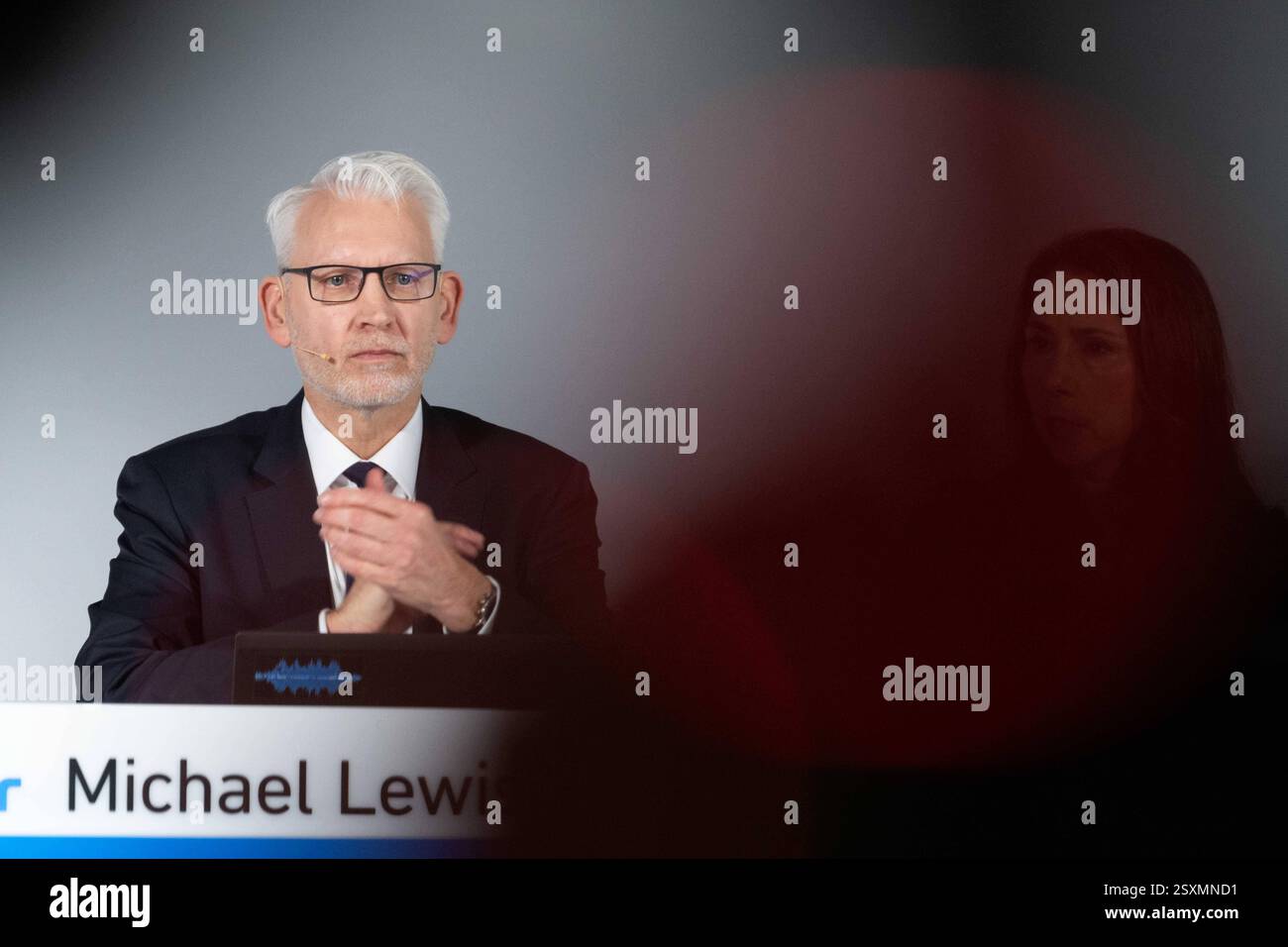 Michael LEWIS, Vorstandsvorsitzender, Chief Executive Officer CEO ...