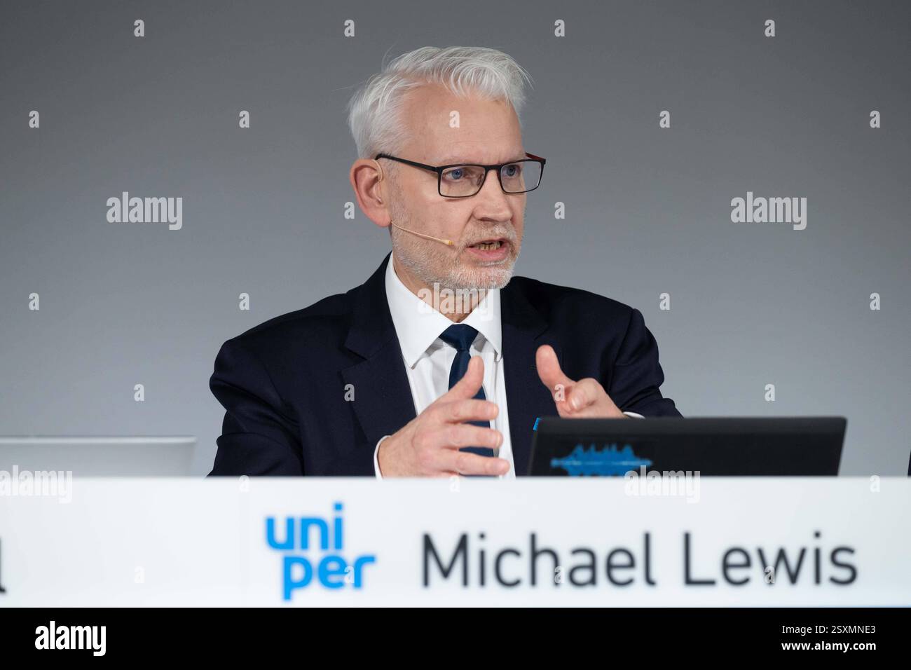 Michael LEWIS, Vorstandsvorsitzender, Chief Executive Officer CEO ...