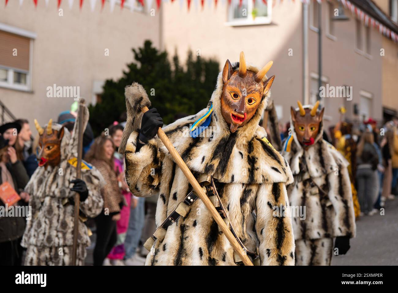 Die Gais des Narrenverein Honberger nimmt beim Fastnachtsumzug in ...