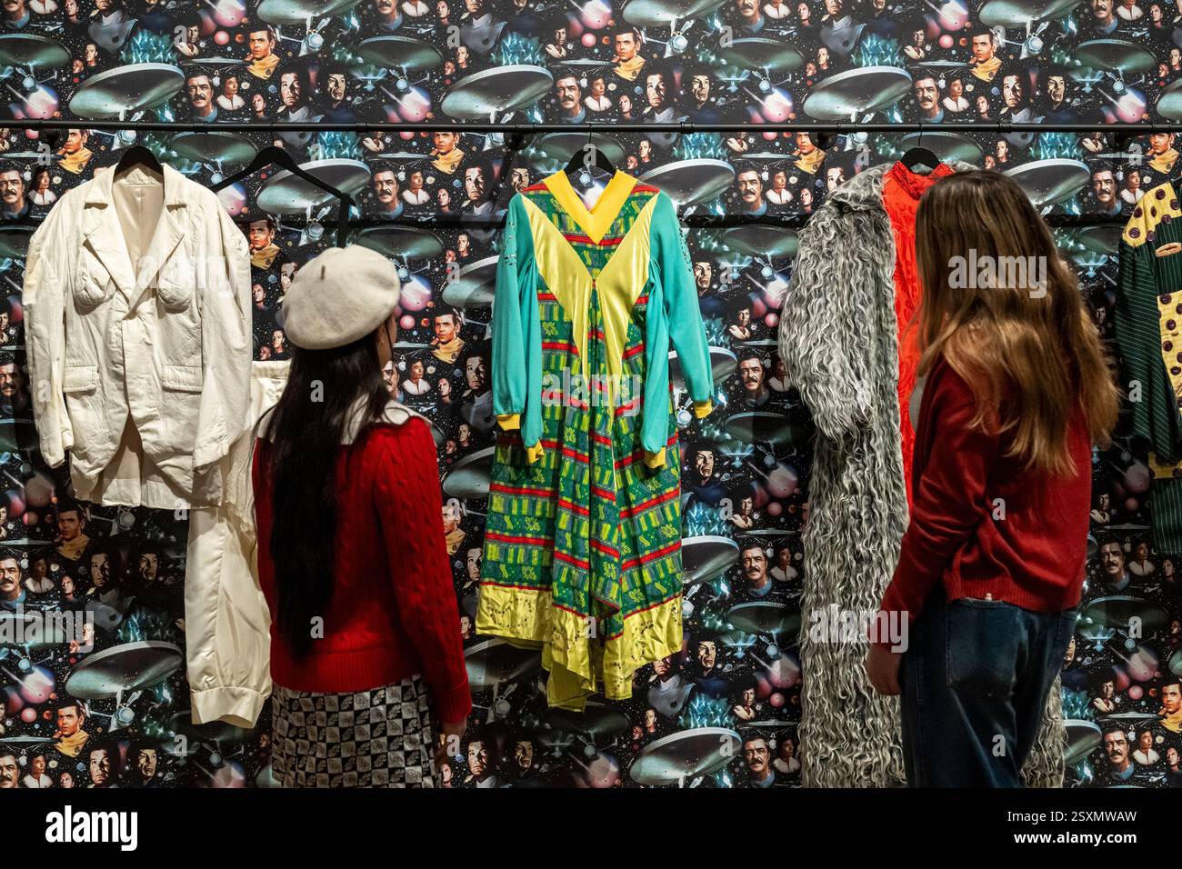 1983 fashion hi-res stock photography and images - Alamy