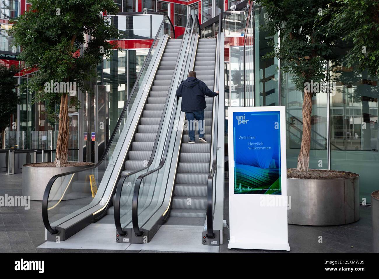 Die Konzernzentrale der Uniper SE, Logo, Feature, Symbolfoto, Randmotiv ...