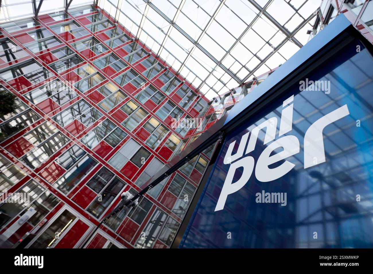 Die Konzernzentrale der Uniper SE, Logo, Feature, Symbolfoto, Randmotiv ...