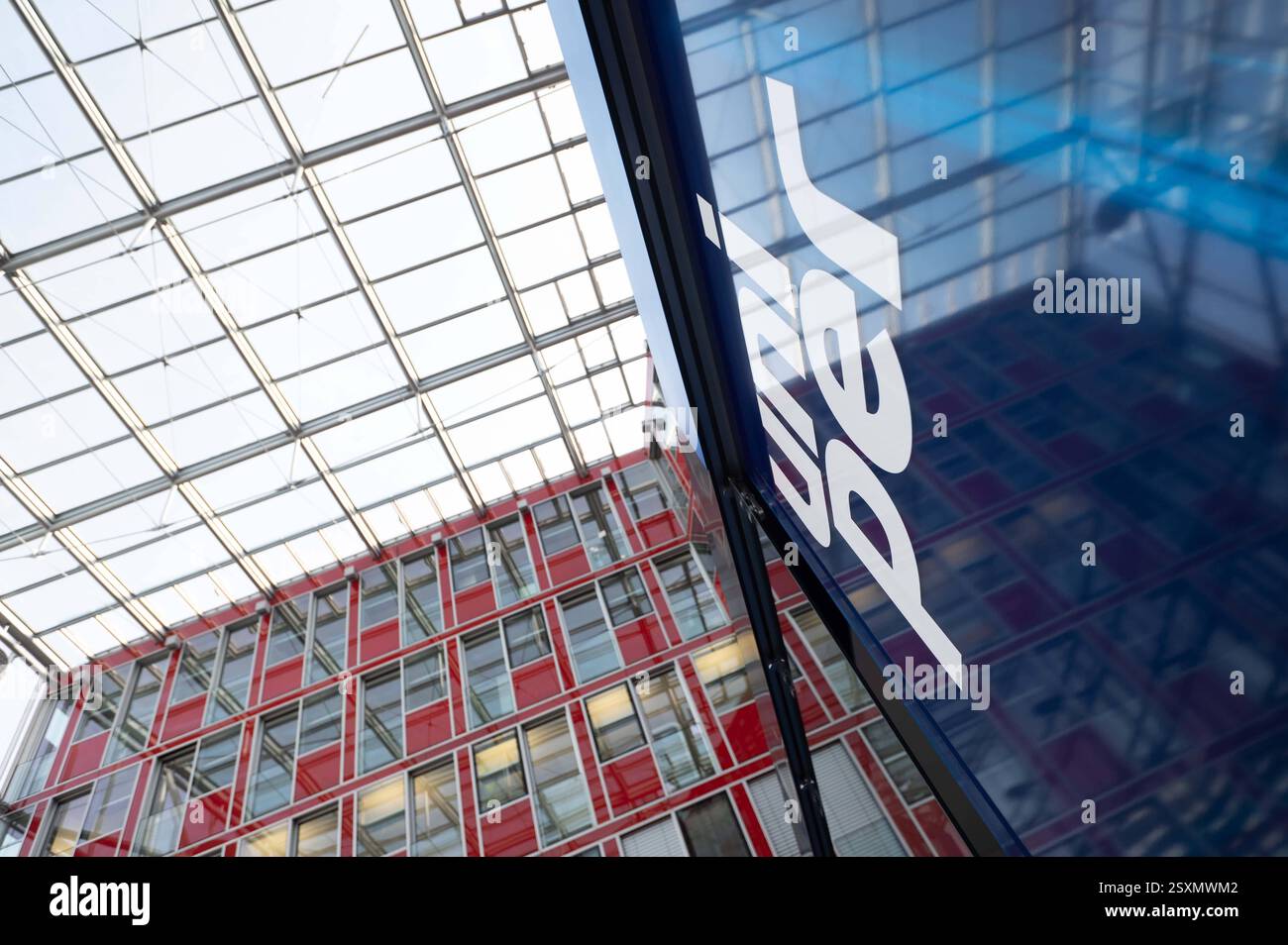 Die Konzernzentrale der Uniper SE, Logo, Feature, Symbolfoto, Randmotiv ...