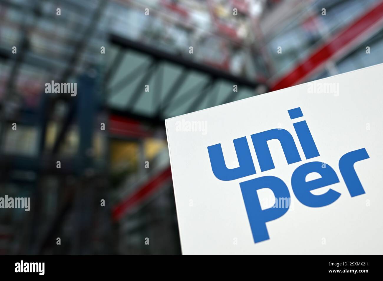 25 February 2025, North Rhine-Westphalia, Duesseldorf: View of the ...