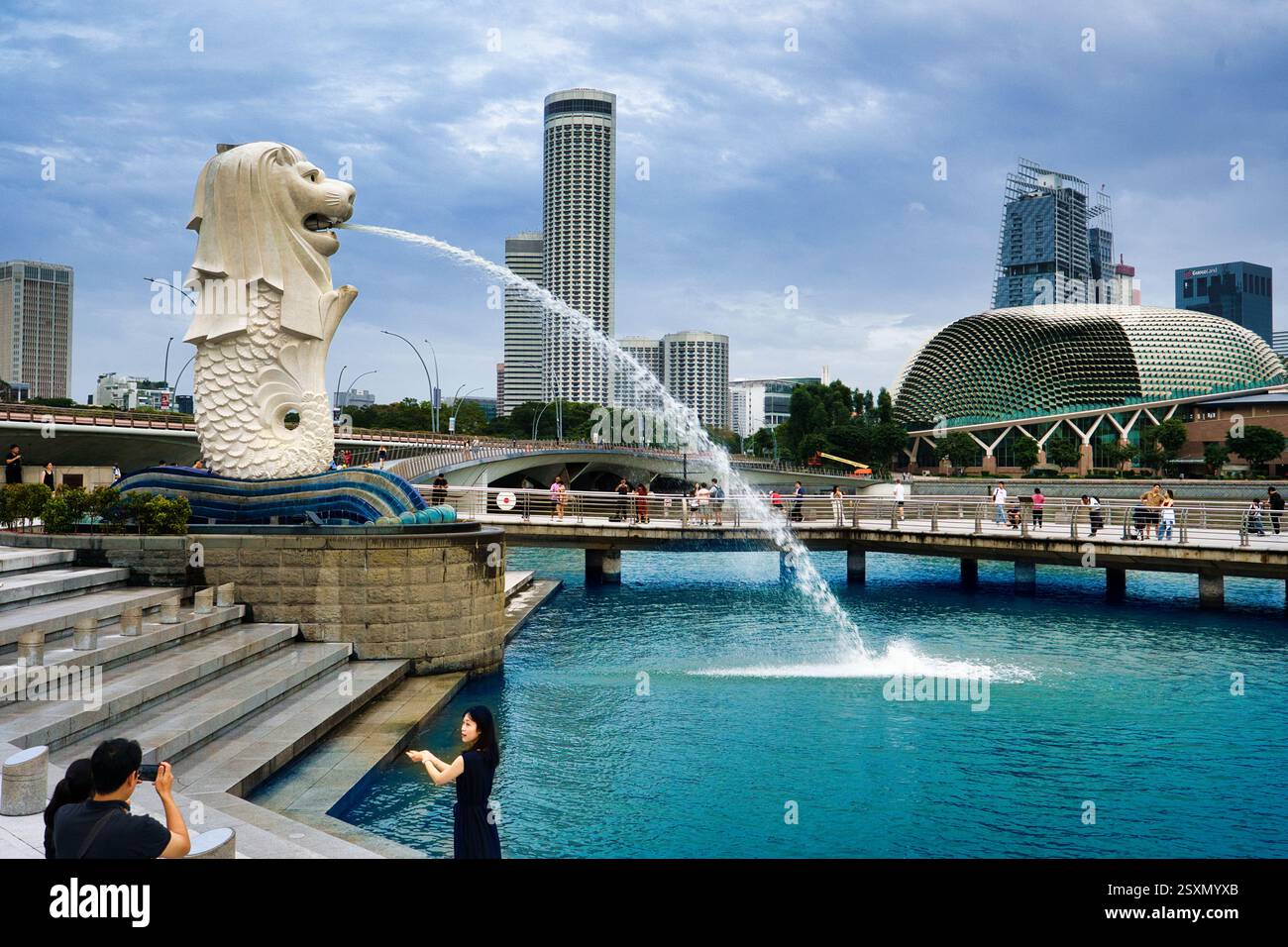 Singapore Landmark Merlion sculpture with people enjoying Stock Photo ...