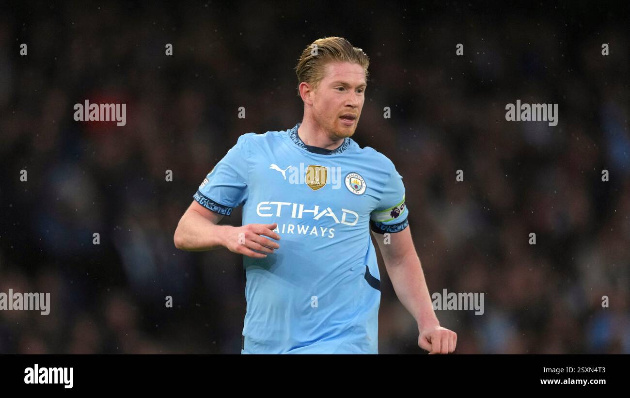 Manchester City's Kevin De Bruyne runs into position during the English ...