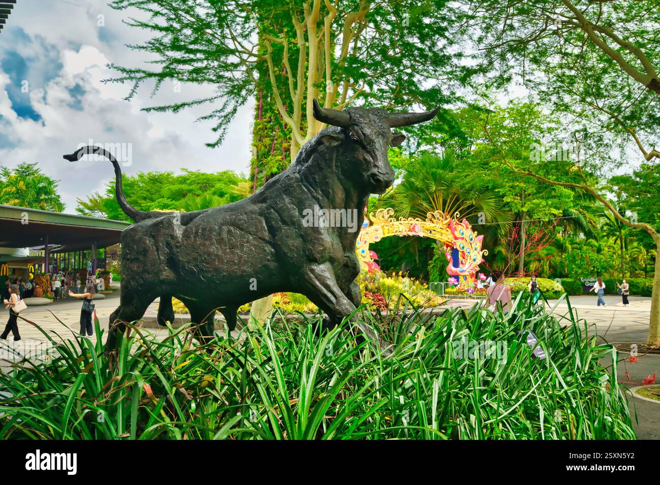 Singapore Gardens by the Bay MAGNIFICENT BULL Statue Art sculptures at ...
