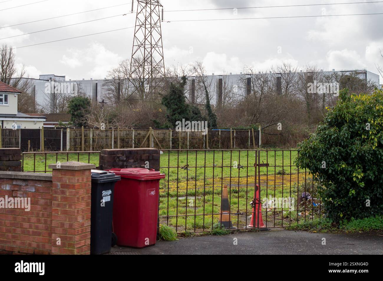 Slough, Berkshire, UK. 25th February, 2025. Two huge new data centres ...