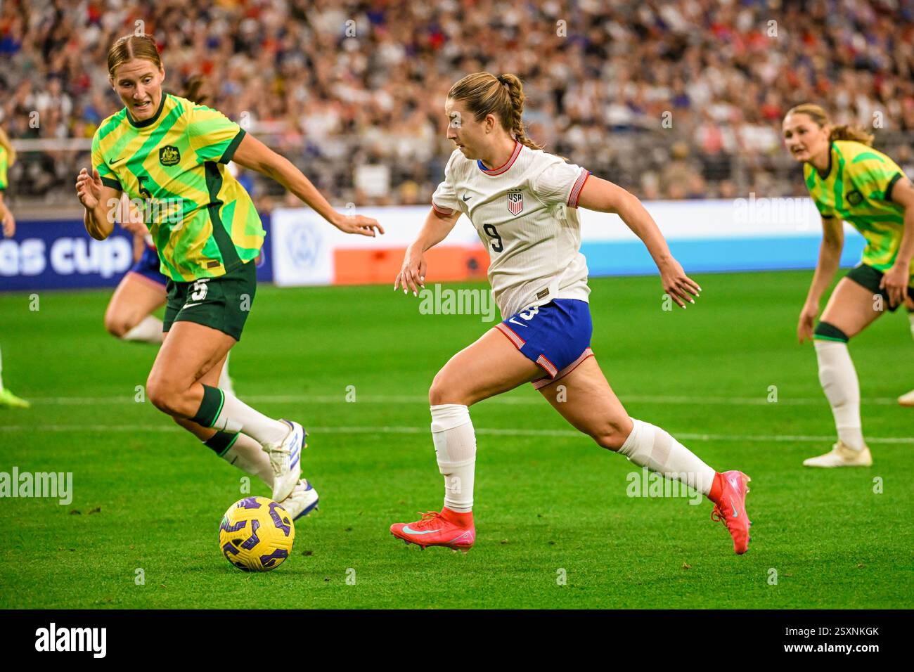 United States forward Ally Sentnor (9) drives towards the goal in the ...