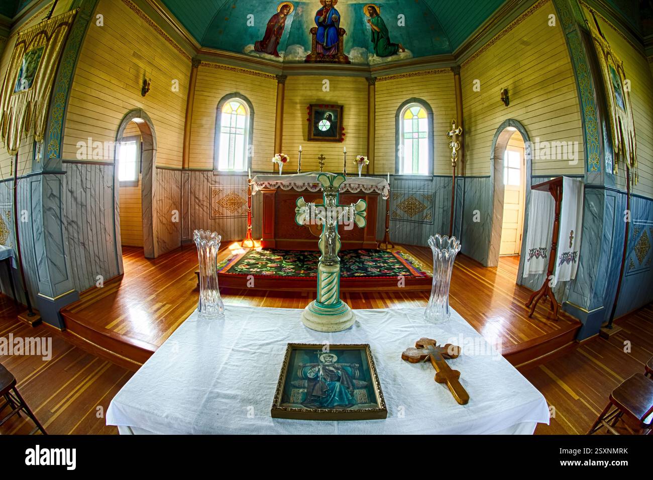 Cross inside church white cloth hi-res stock photography and images - Alamy