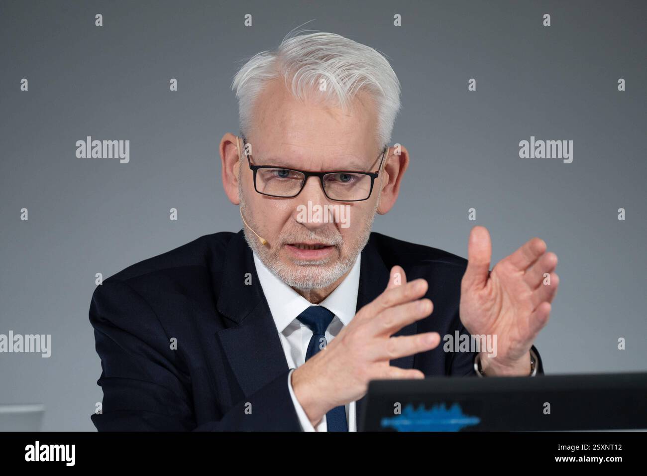 Michael LEWIS, Vorstandsvorsitzender, Chief Executive Officer CEO ...