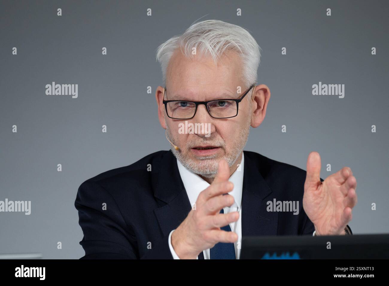 Michael LEWIS, Vorstandsvorsitzender, Chief Executive Officer CEO ...