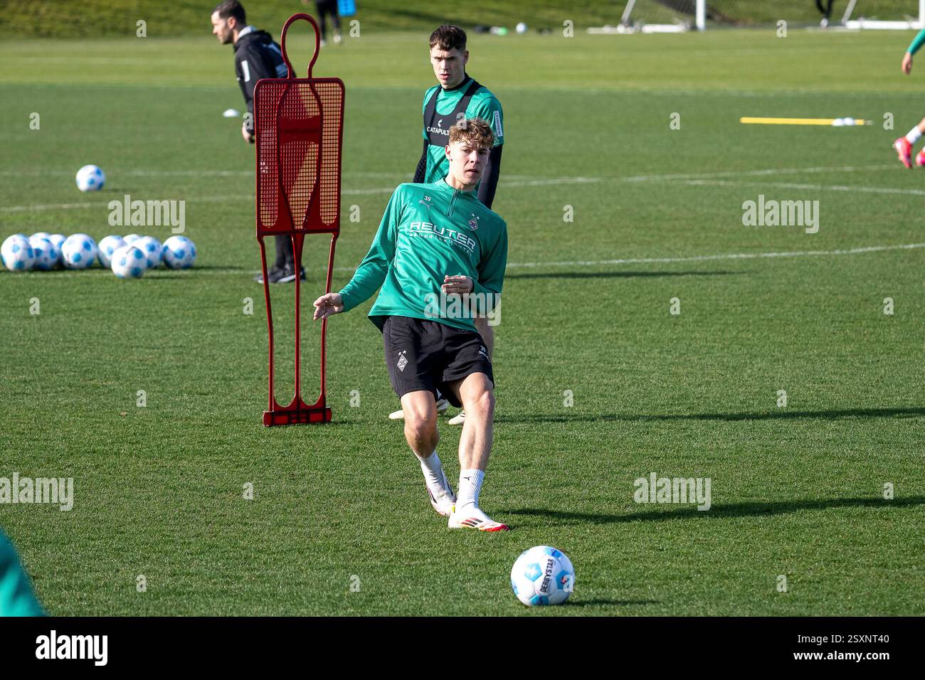 Moenchengladbach, Deutschland. 25th Feb, 2025. 25.02.2025, Fussball: 1 ...