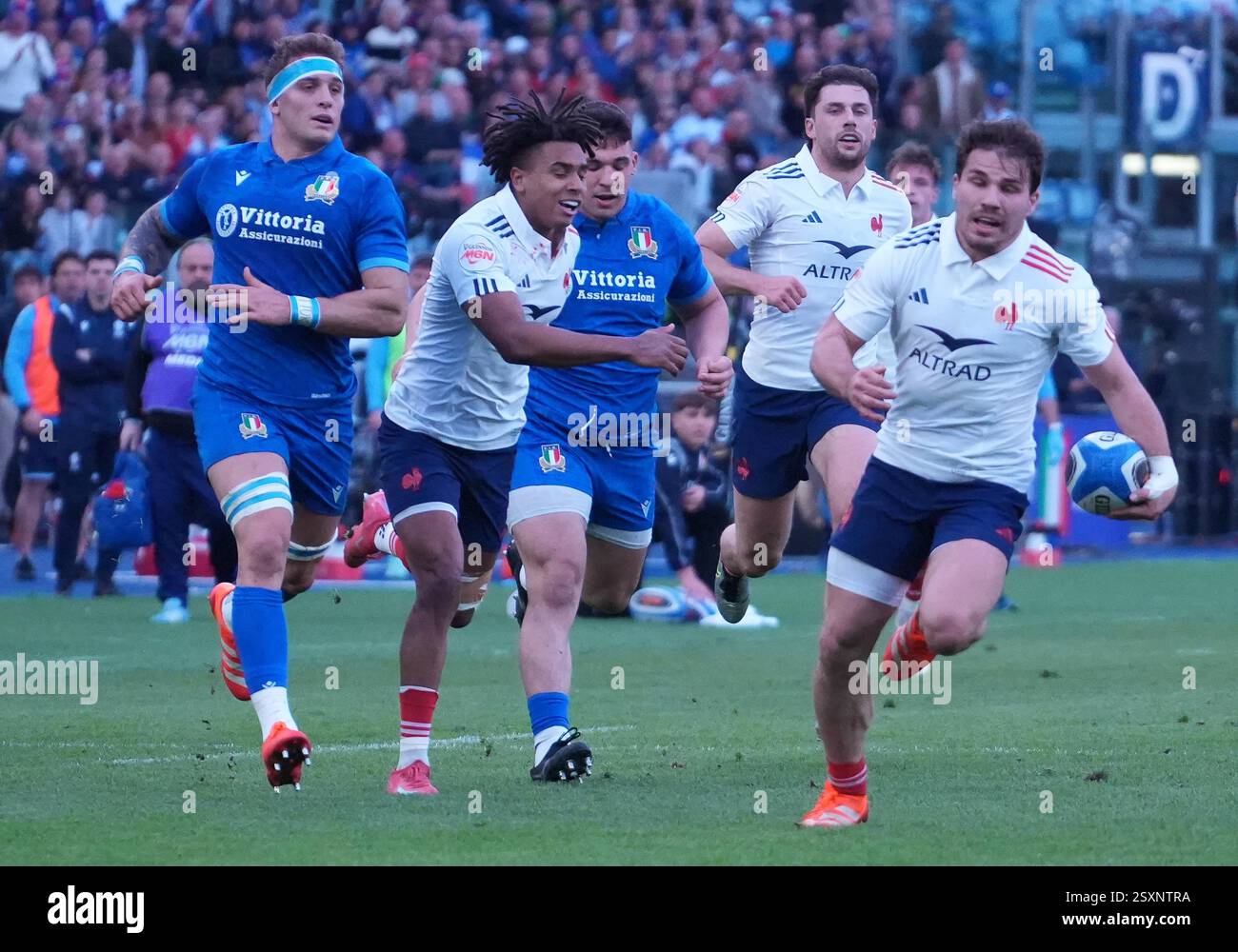 Th o Attissogbe and Antoine Dupont of France during the 2025 Six ...