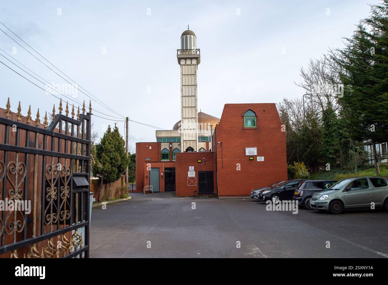 Slough, Berkshire, UK. 25th February, 2025. A Mosque in Diamond Road ...