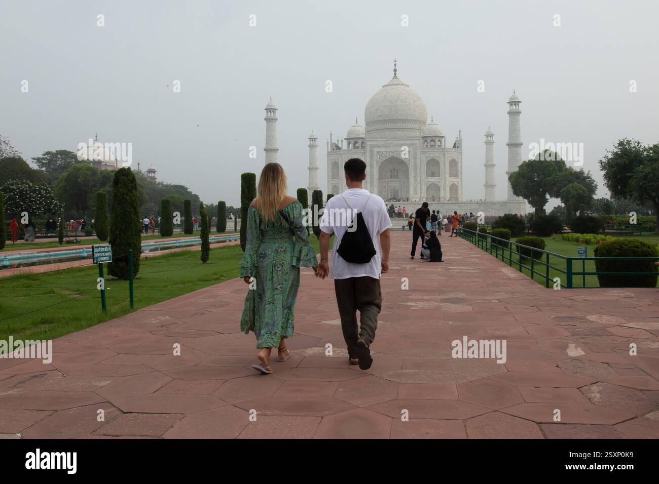 Agra, Utter Pradesh, India - 8-6-2022: romantic couple walking in Taj ...