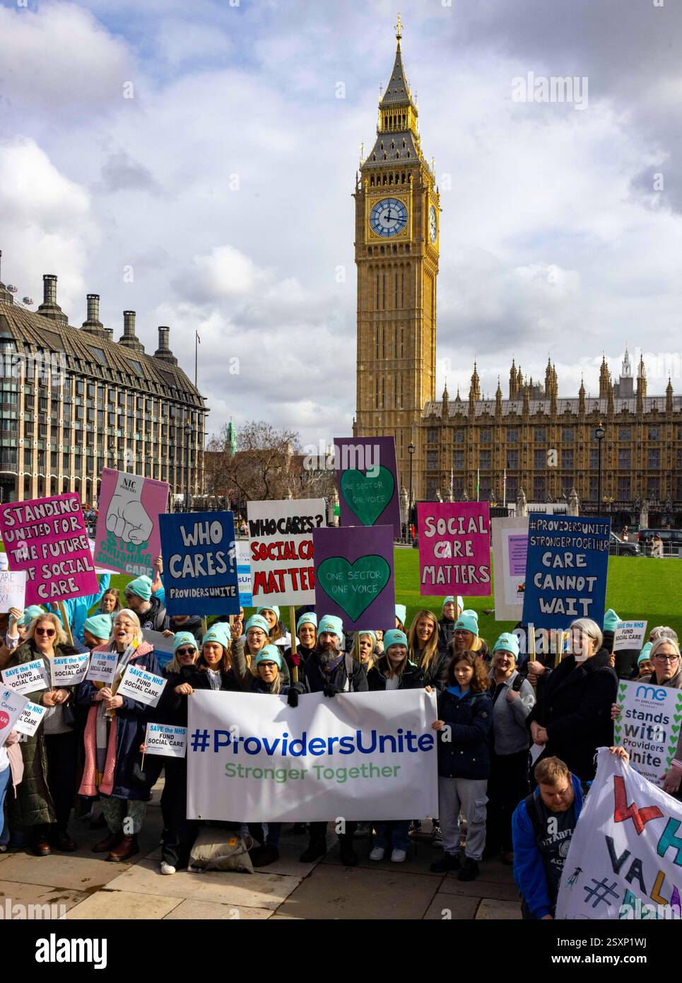 London, UK. 25th Feb, 2025. Healthworkers and carers demonstrate in ...
