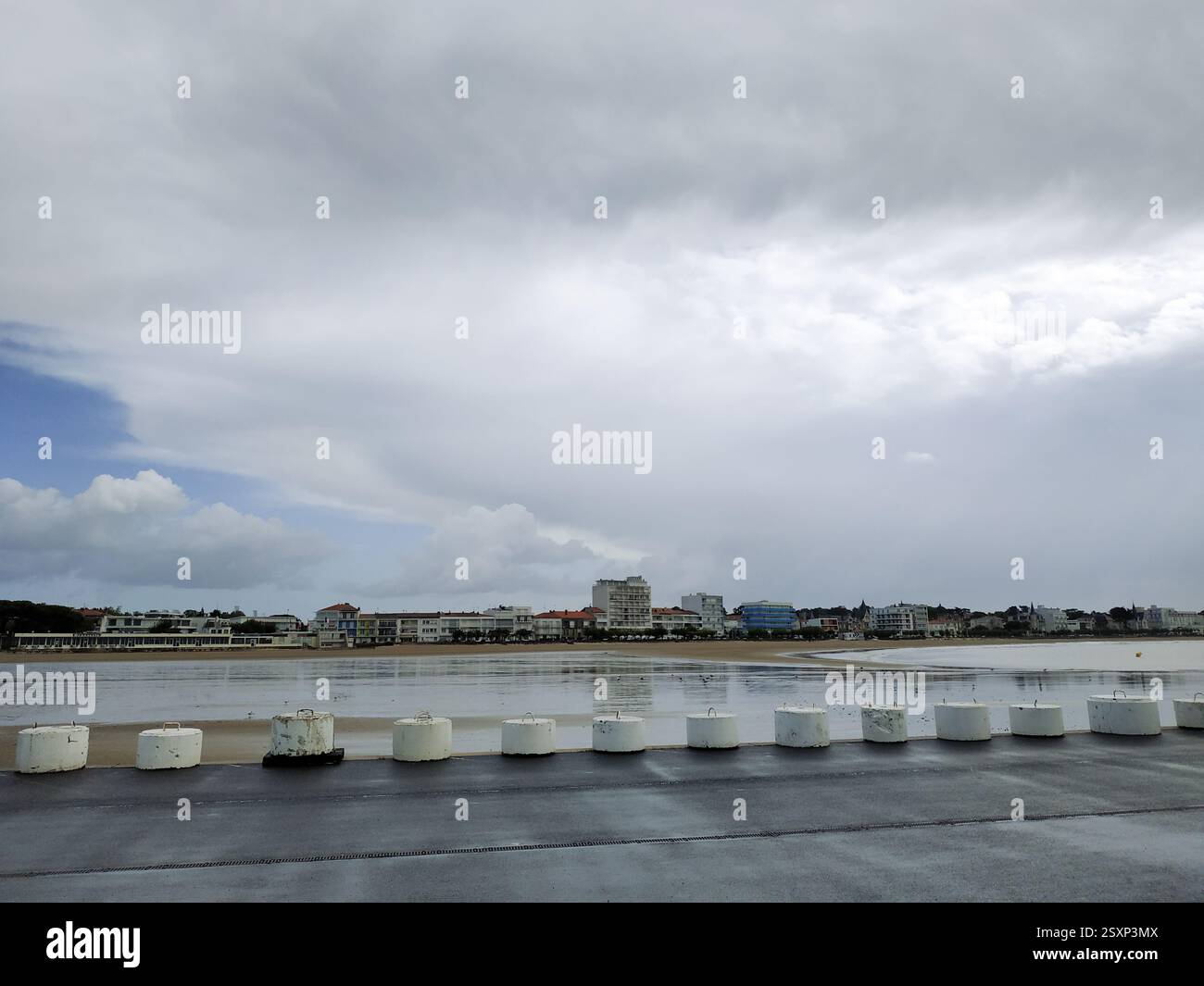 Visite de la Vendée par temps nuageux Stock Photo - Alamy
