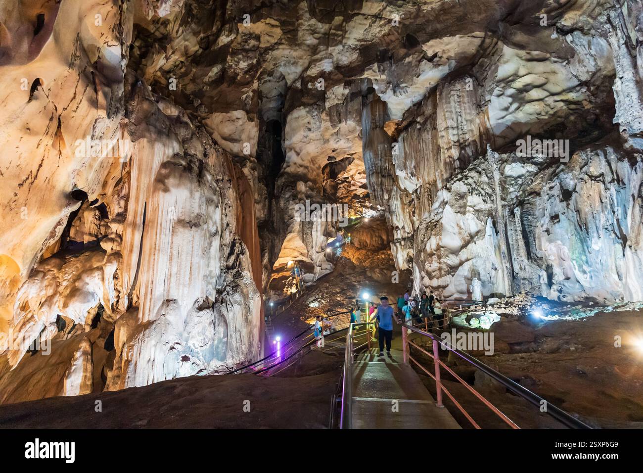 Inside view of Gua Tempurung cave in Perak, Malaysia Stock Photo - Alamy