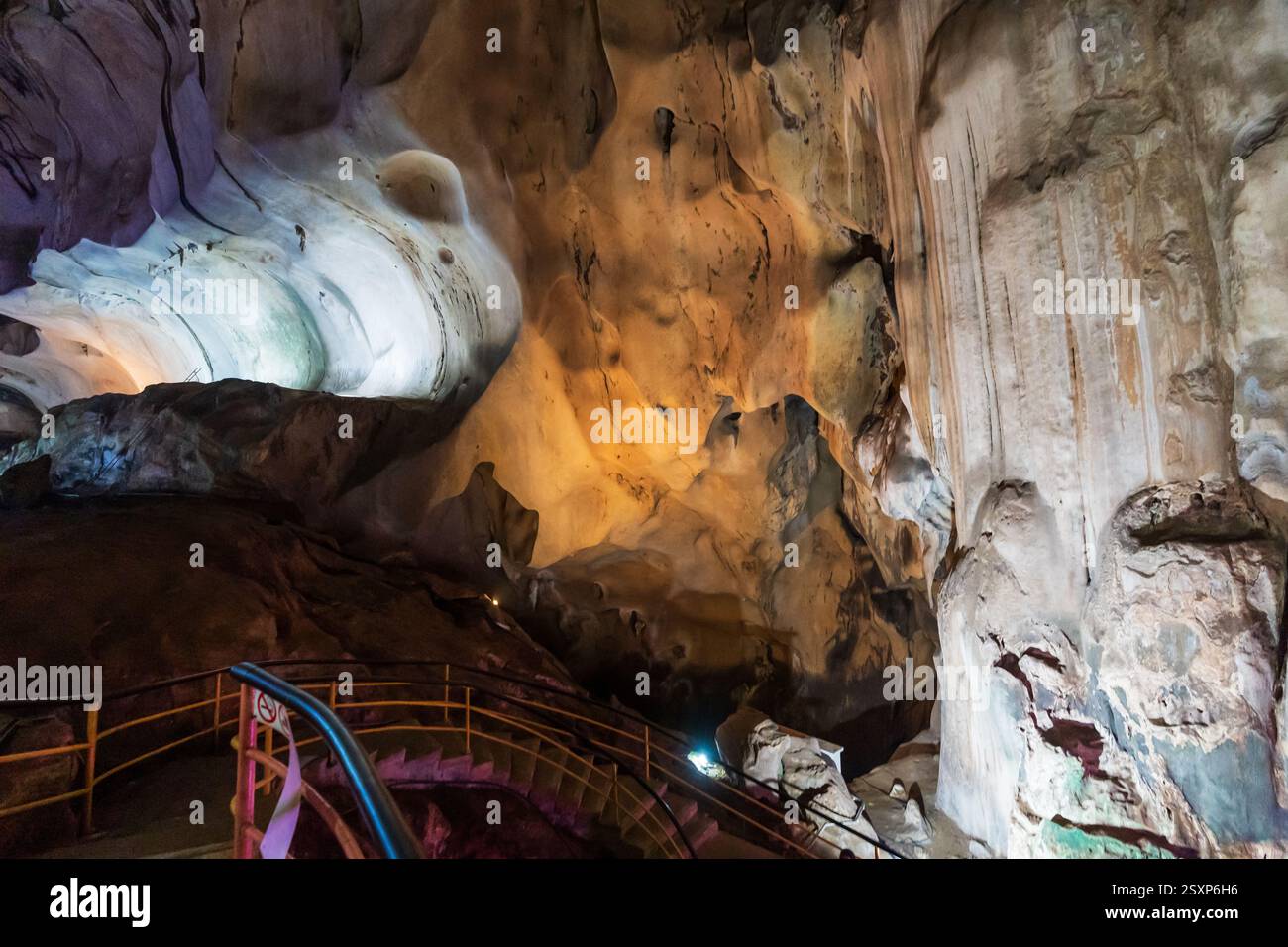 Inside view of Gua Tempurung cave in Perak, Malaysia Stock Photo - Alamy