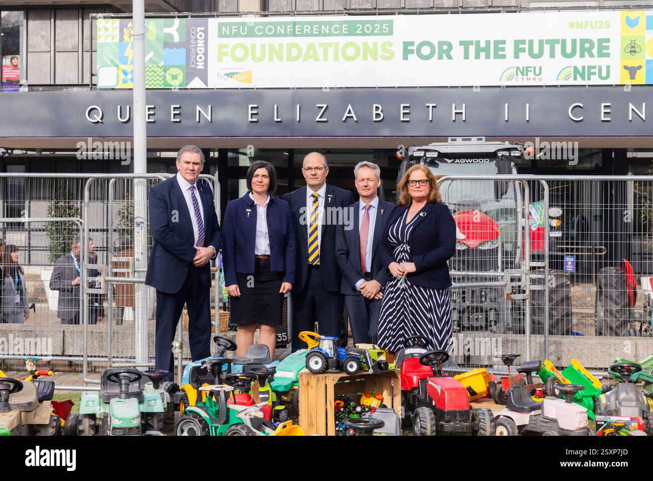 London, UK. 25 FEB, 2025. NFU presidents and deputies gather with toy ...