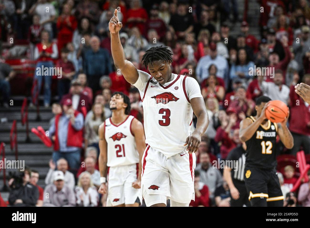 Arkansas players Adou Thiero (3) and D.J. Wagner (21) react after a ...