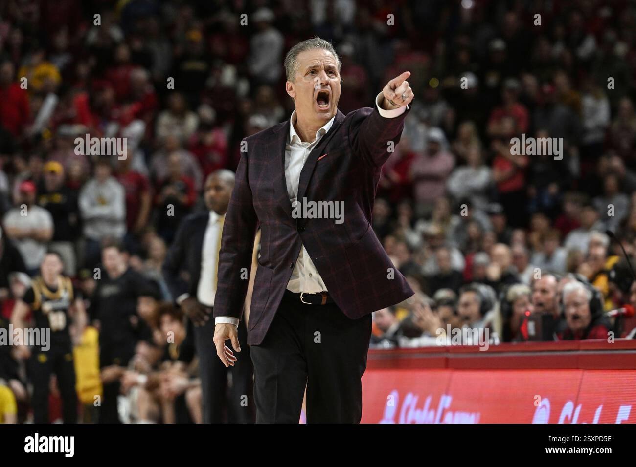 Arkansas coach John Calipari on the sidelines against Missouri during ...