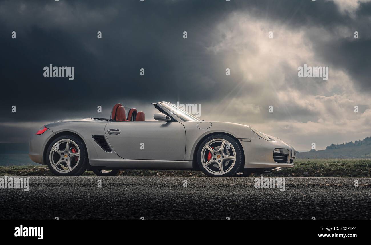 Atmospheric porsche hi-res stock photography and images - Alamy