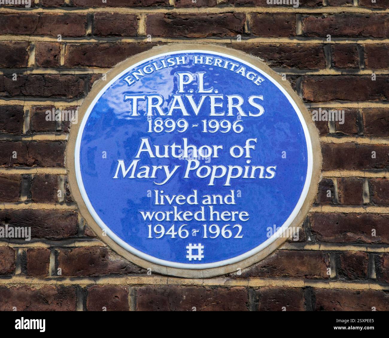London, UK - March 14th 2023: A blue plaque on Smith Street in Chelsea ...