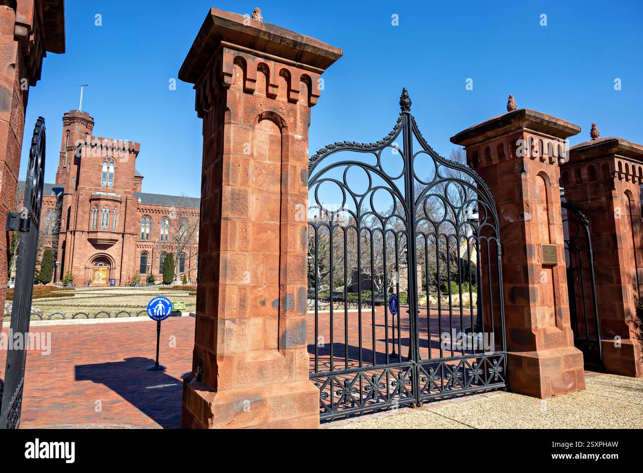 Victorian gates dc hi-res stock photography and images - Alamy