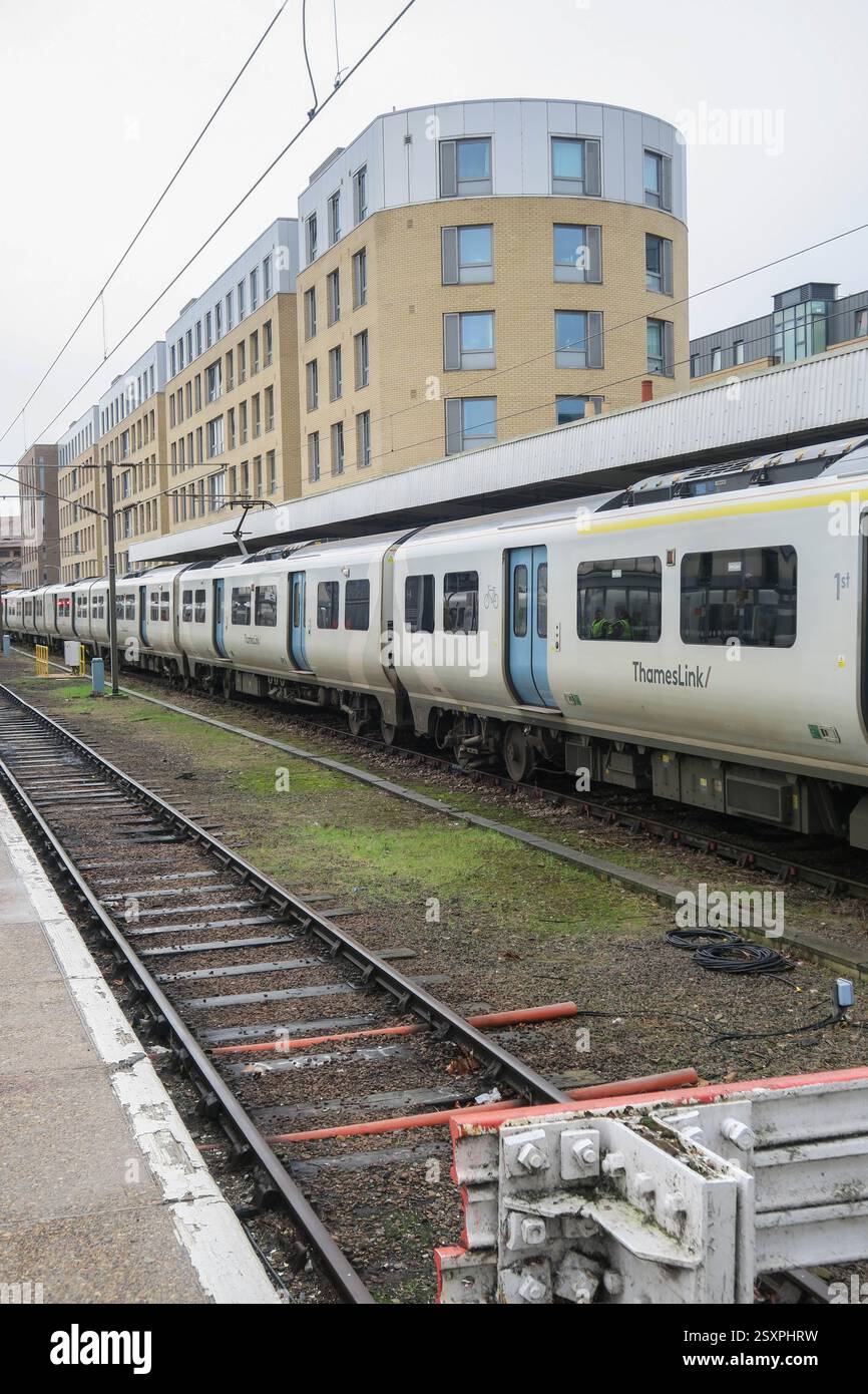 The Thameslink Cambridge to London King's Cross train, waiting on ...