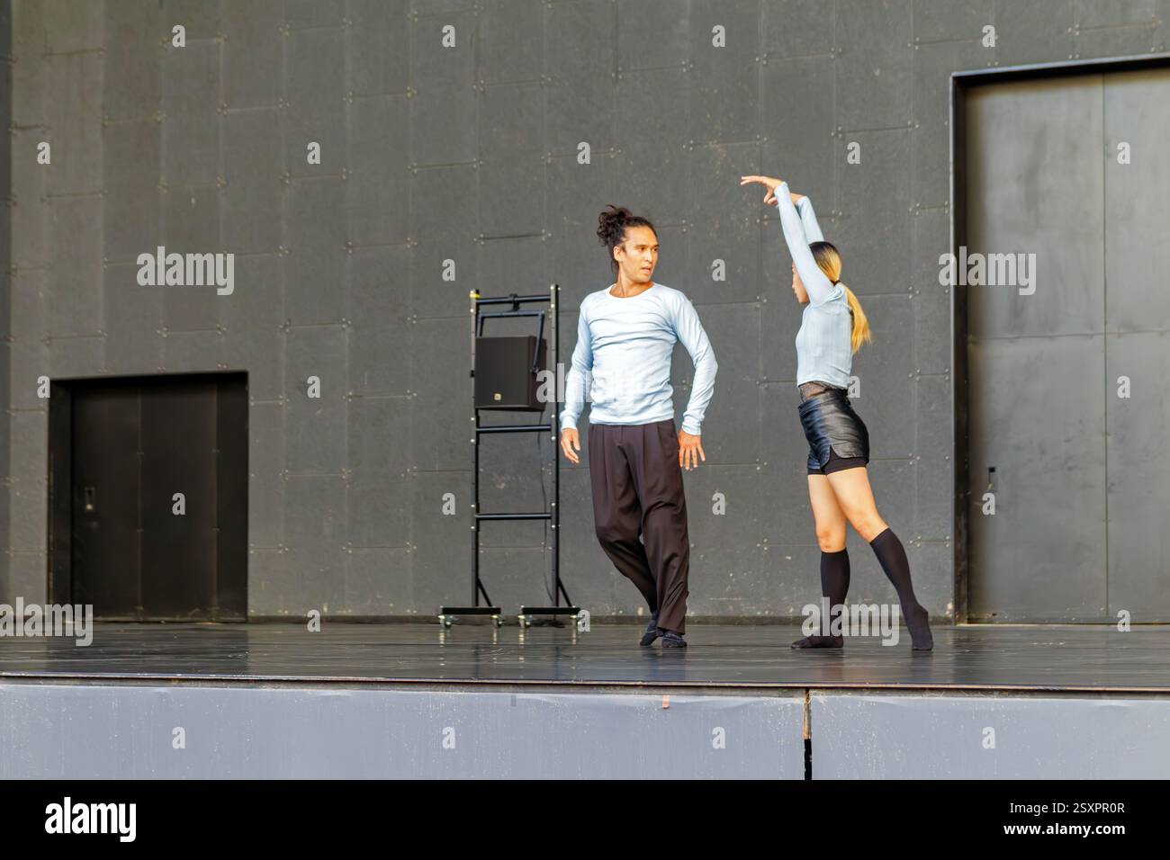 Reflet: Hip-Hop Dance Show with Shihya Peng and Xuan Le. Amphitheatre Claude Nougaro ...